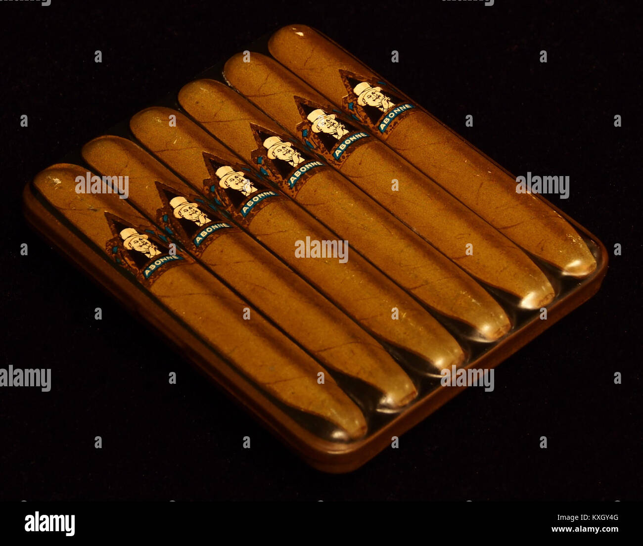 Cigar shaped hi-res stock photography and images - Alamy