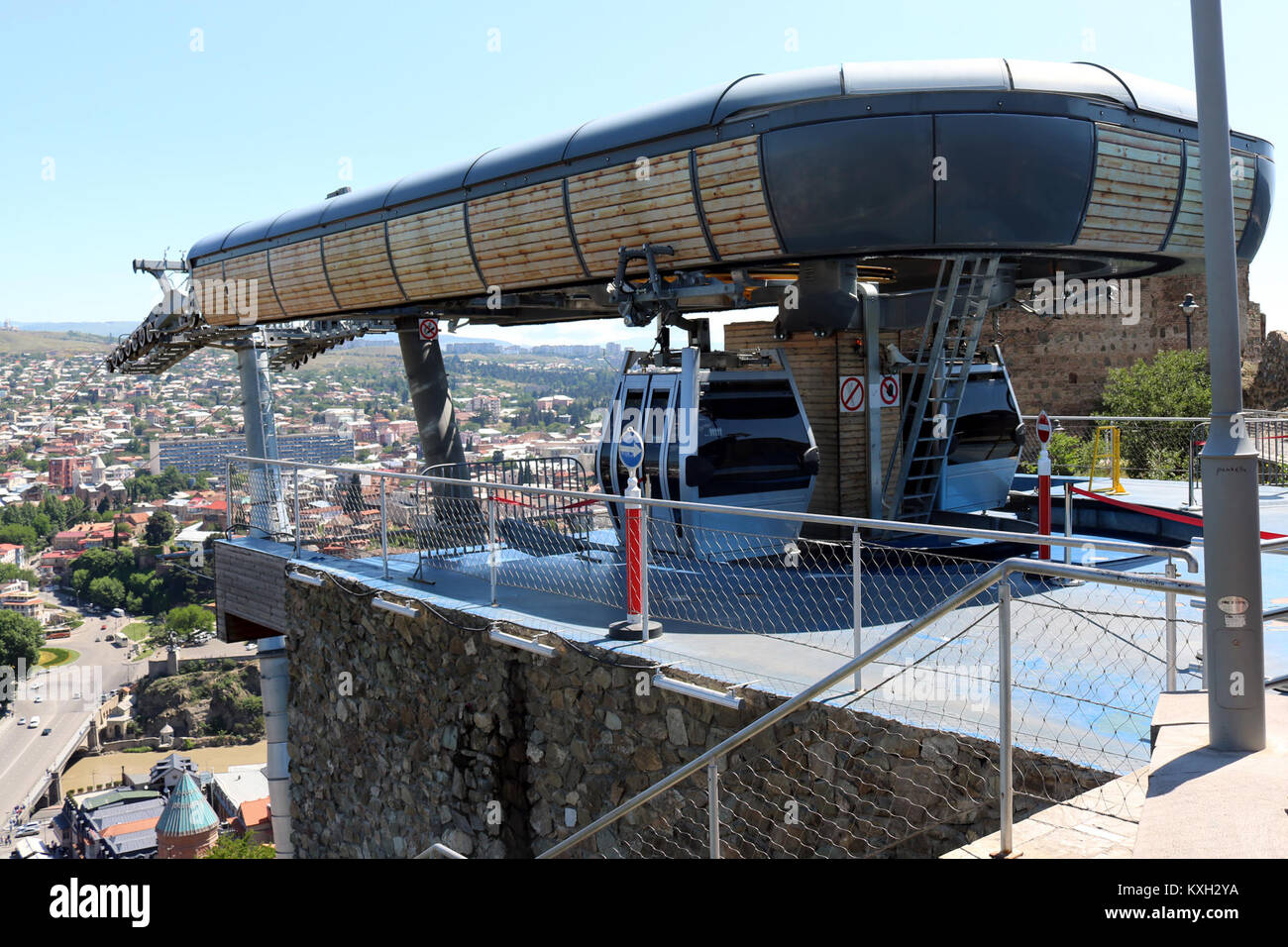 Aerial transport system hi-res stock photography and images - Alamy