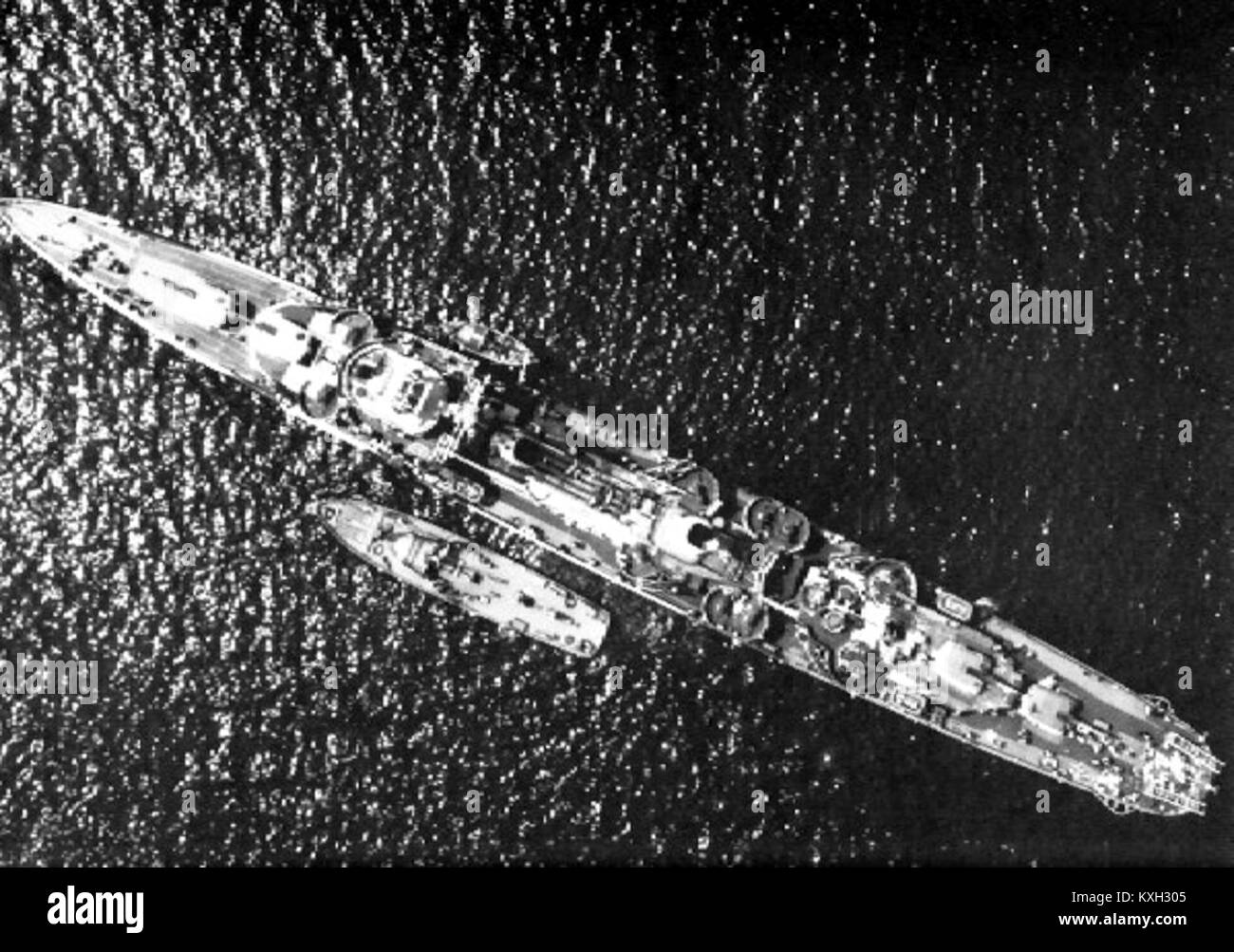 Aerial photograph of the USS Mayo (DD-422), a World War II-era U.S ...