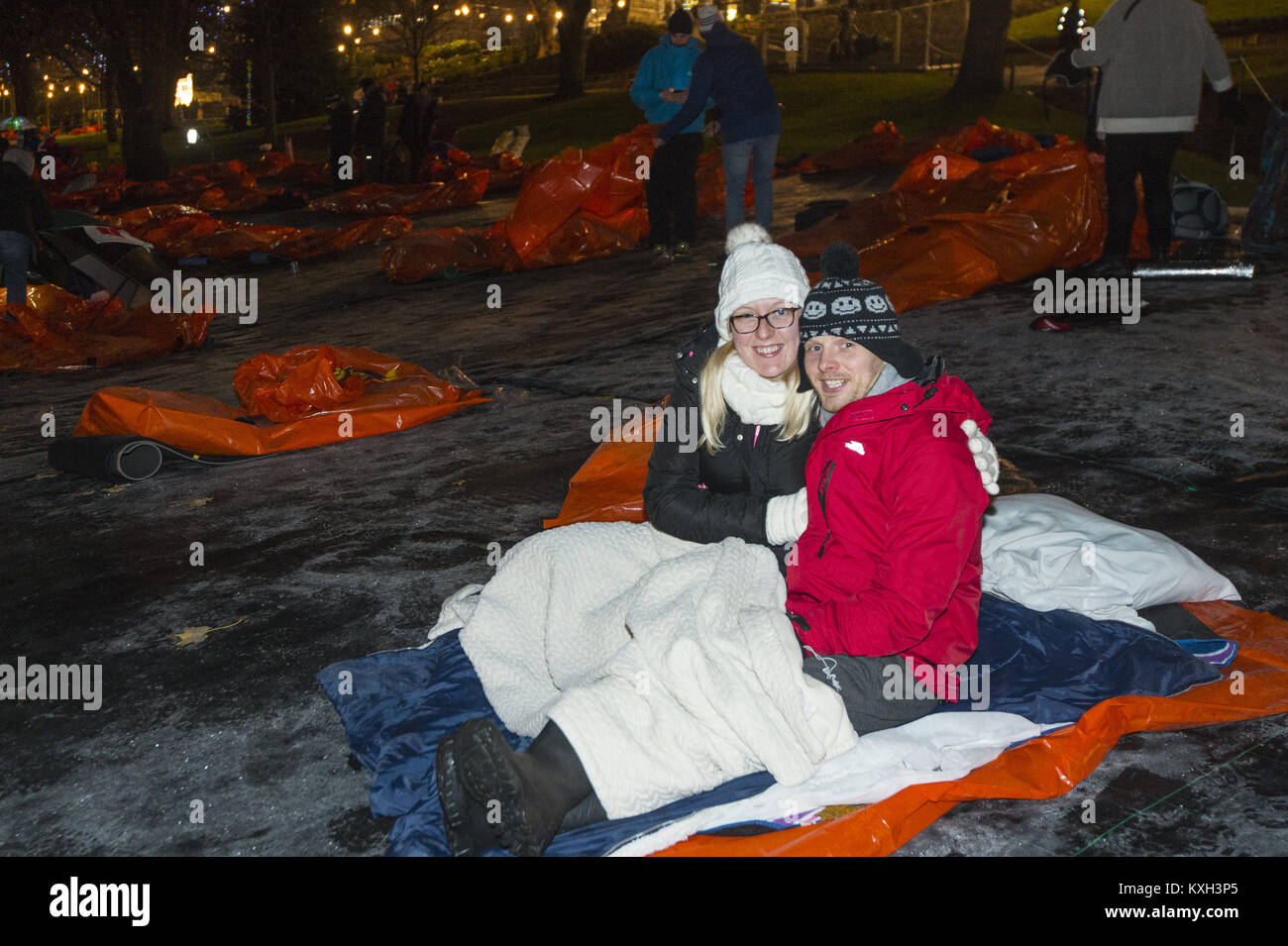 Celebrities and the public attend "Sleep in the park" 9,000 take part ...