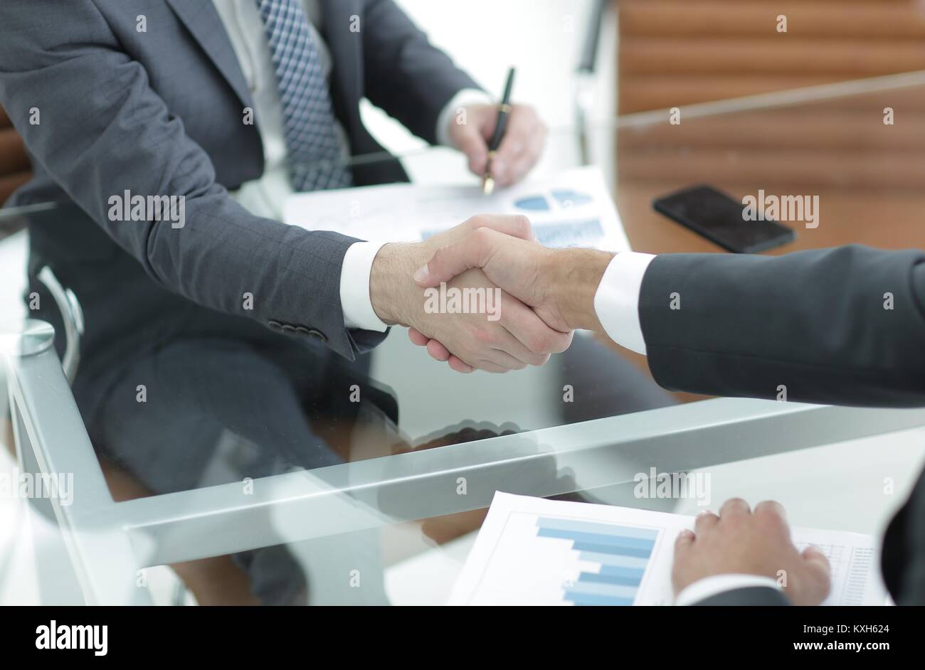 welcome and handshake business partners Stock Photo - Alamy