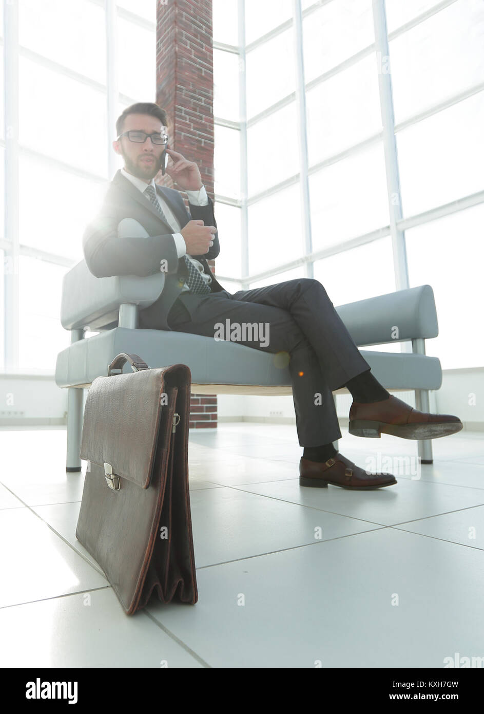 businessman holding his briefcase in office Stock Photo - Alamy