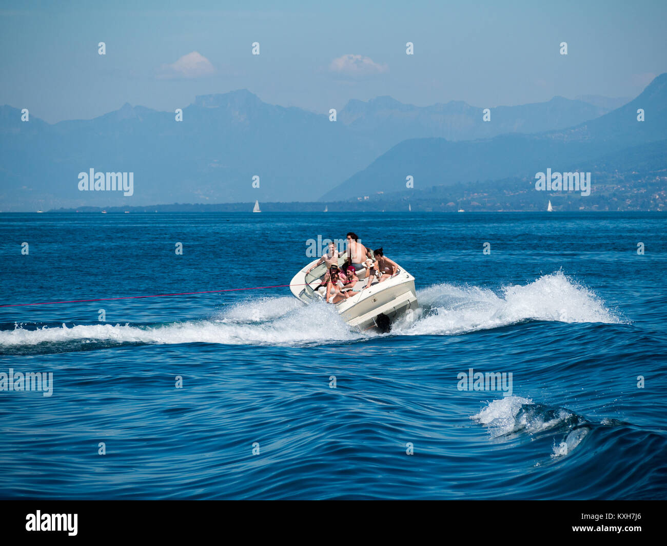 People having fun in a lake hi-res stock photography and images - Alamy