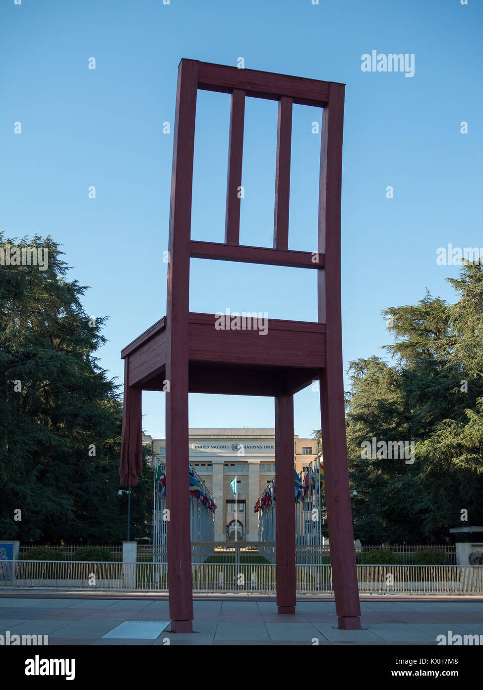 Broken Chair sculpture facing United Nations building in Geneva Stock ...