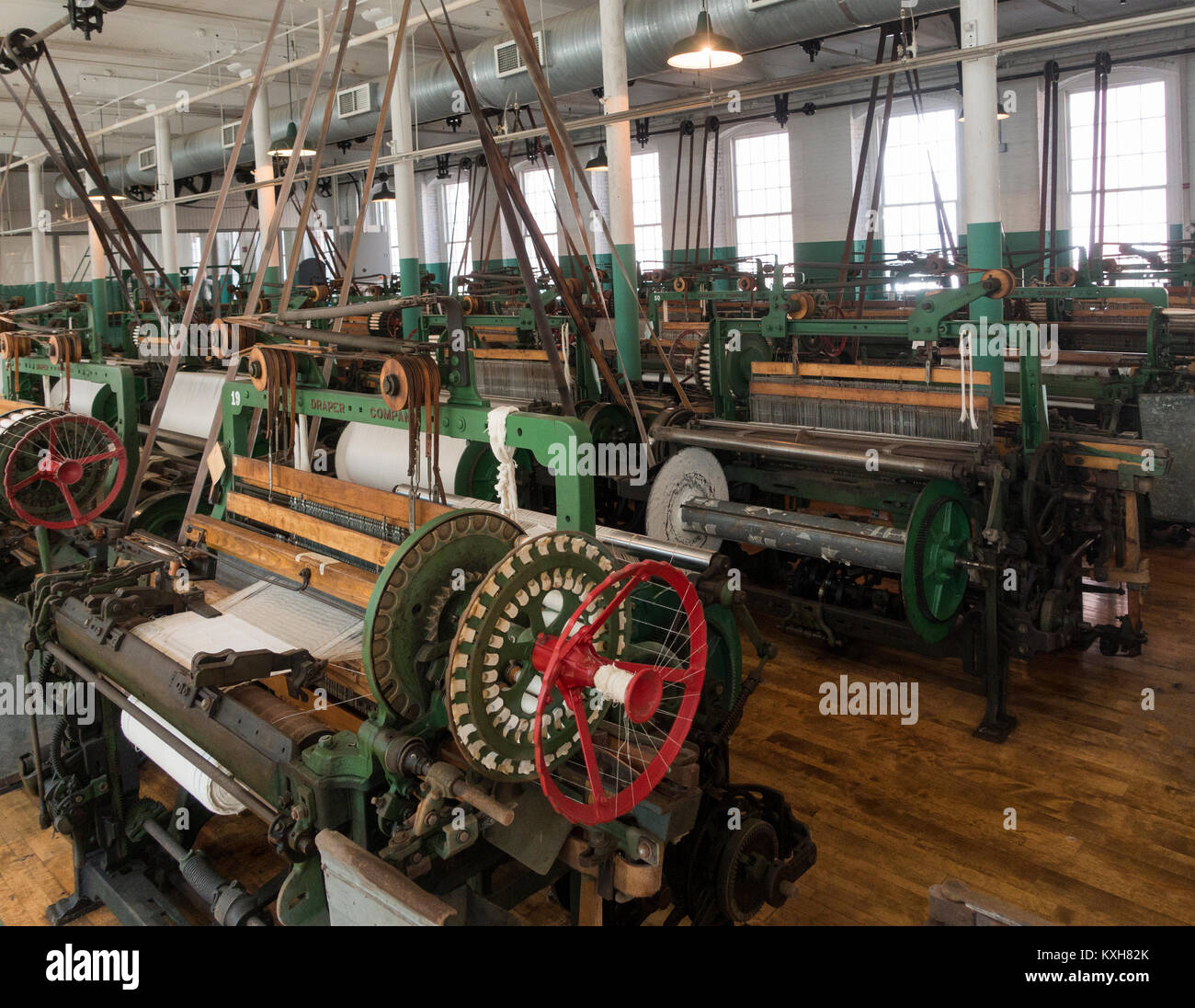 Textile looms weaving cotton yarn hi-res stock photography and images ...