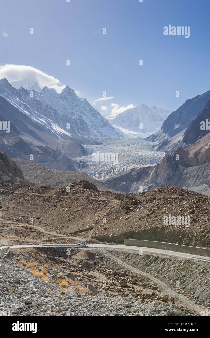 Karakorum Highway in Pakistan Stock Photo - Alamy