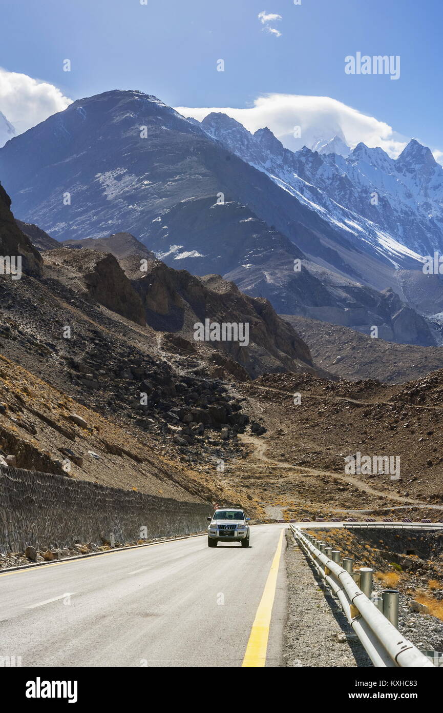 Karakorum Highway in Pakistan Stock Photo - Alamy
