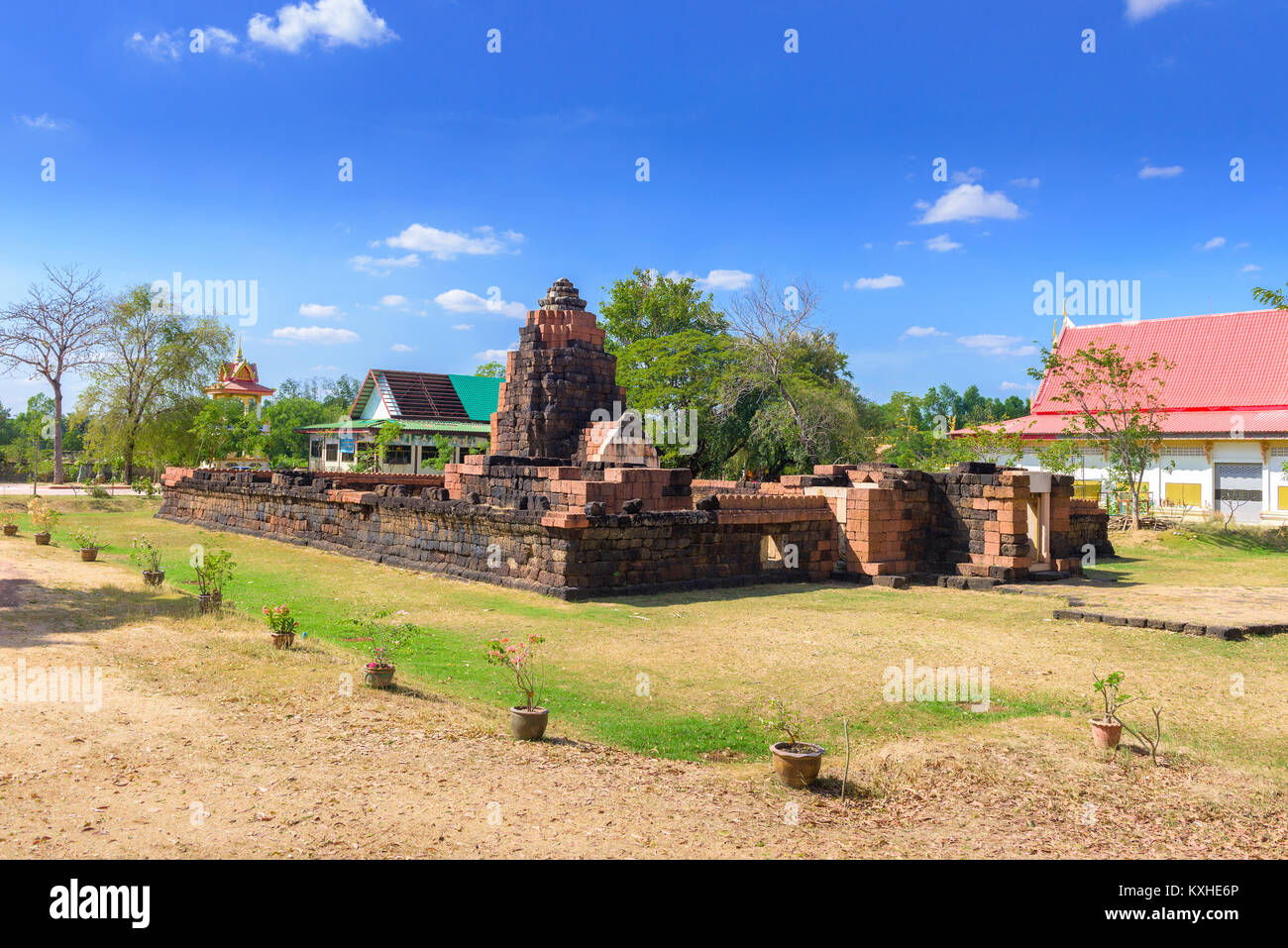 Prang Ku or Prasat Nong Ku(Nong Ku Castle) in Roi-et province,Thailand ...