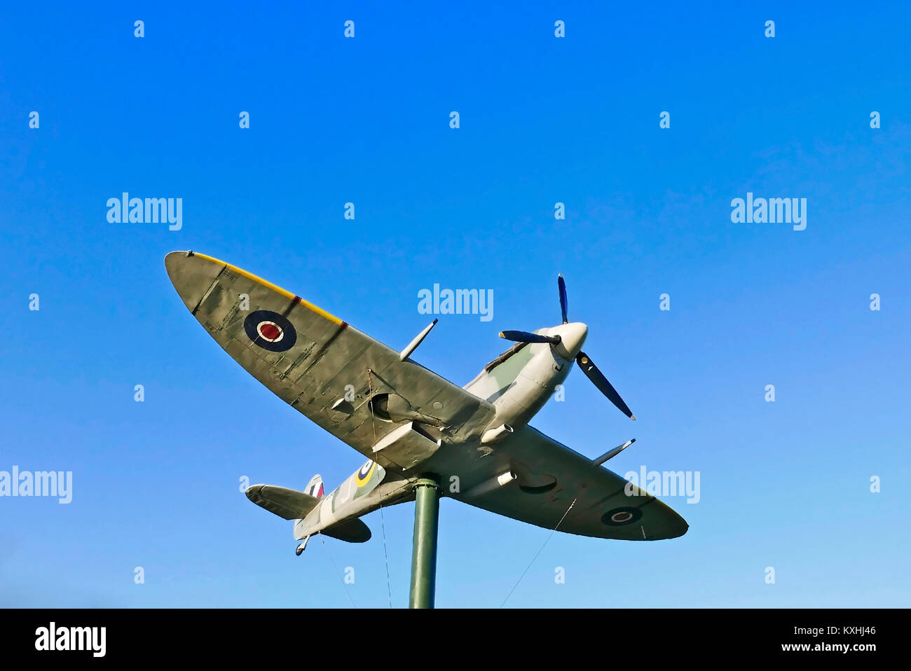World war 2 spitfire aircraft hi-res stock photography and images - Alamy