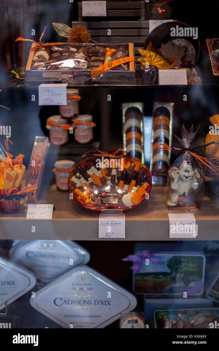 Candy shop window display hi-res stock photography and images - Alamy