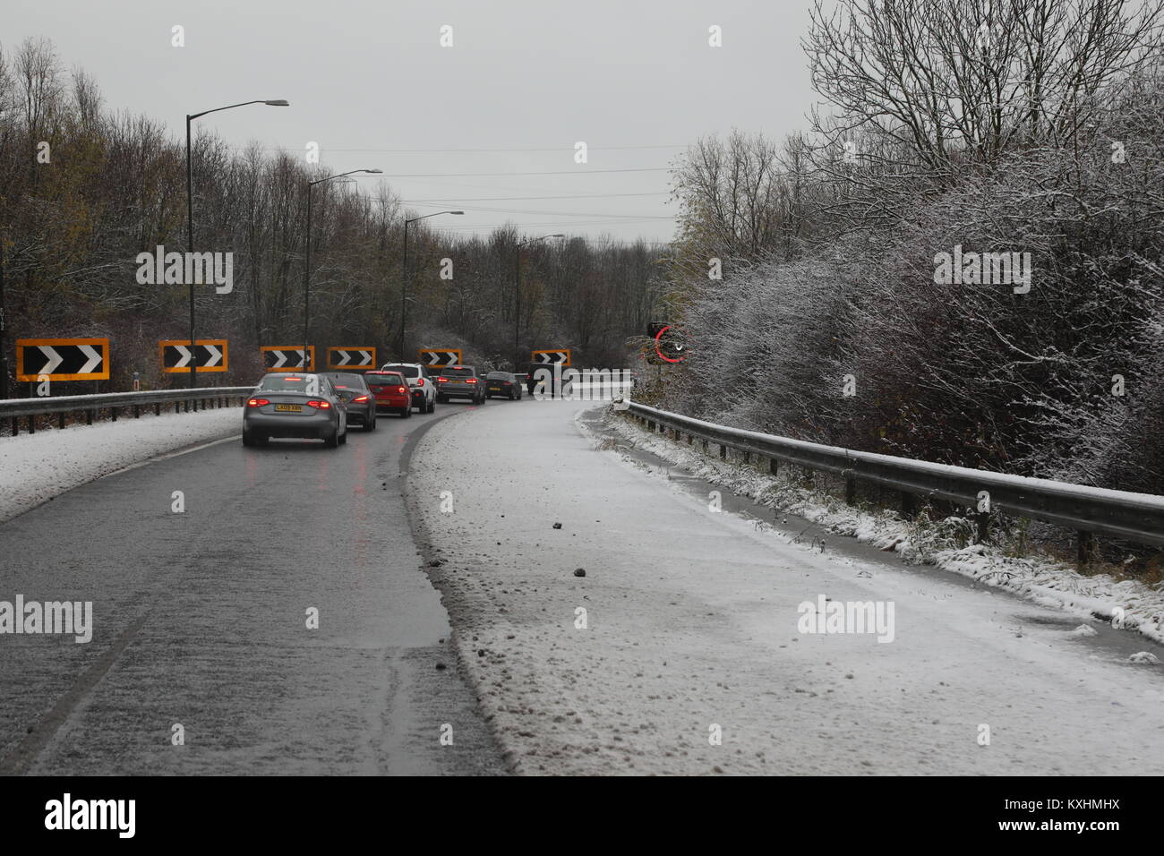 Traffic snow m25 motorway hi-res stock photography and images - Alamy