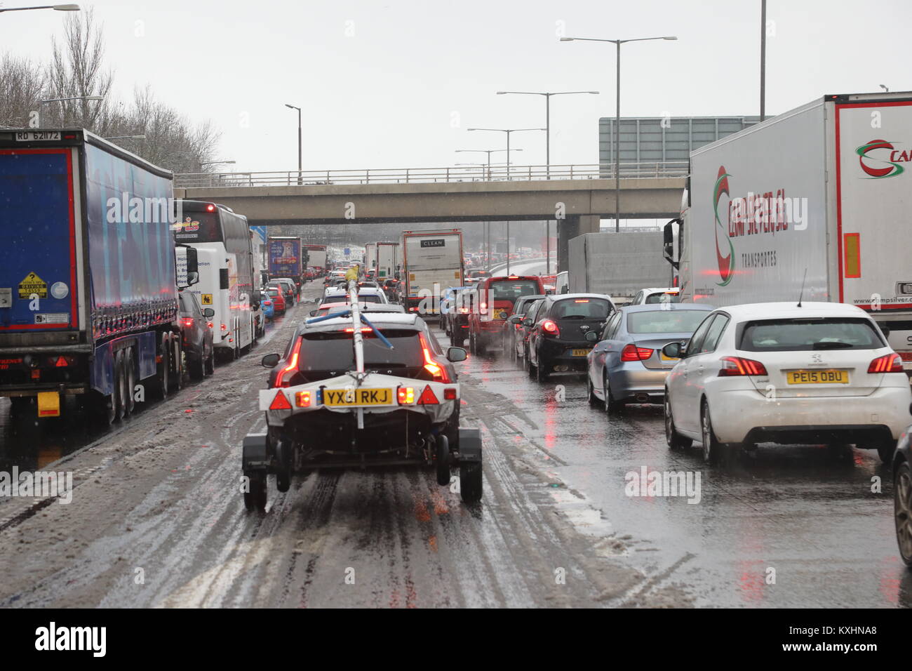Traffic Snow M25 Motorway High Resolution Stock Photography and Images ...