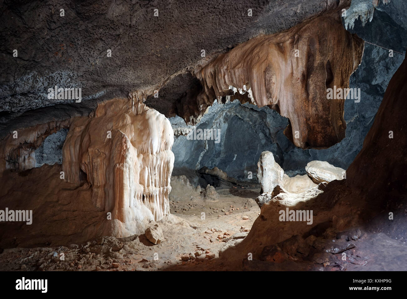 Kaw Goon cave near Hpa An, Myanmar Stock Photo - Alamy