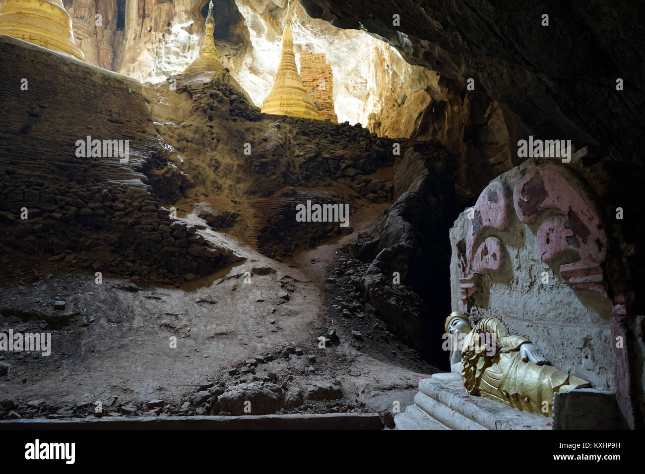 HPA AN, MYANMAR - CIRCA APRIL 2017 Buddha in Kaw Goon cave Stock Photo ...