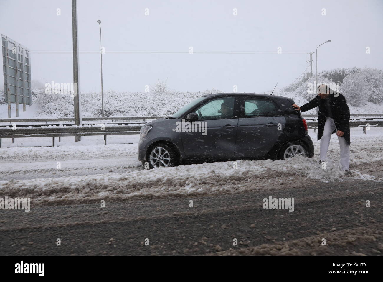 A vehicle has a spot of difficulty in the snow on the M25 motorway ...