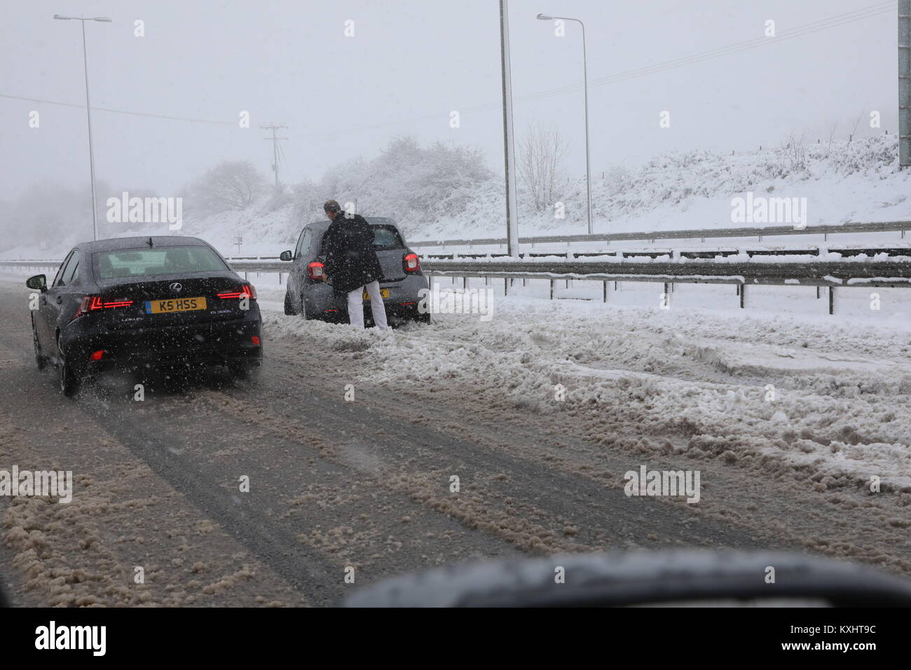 M25 snow hi-res stock photography and images - Alamy