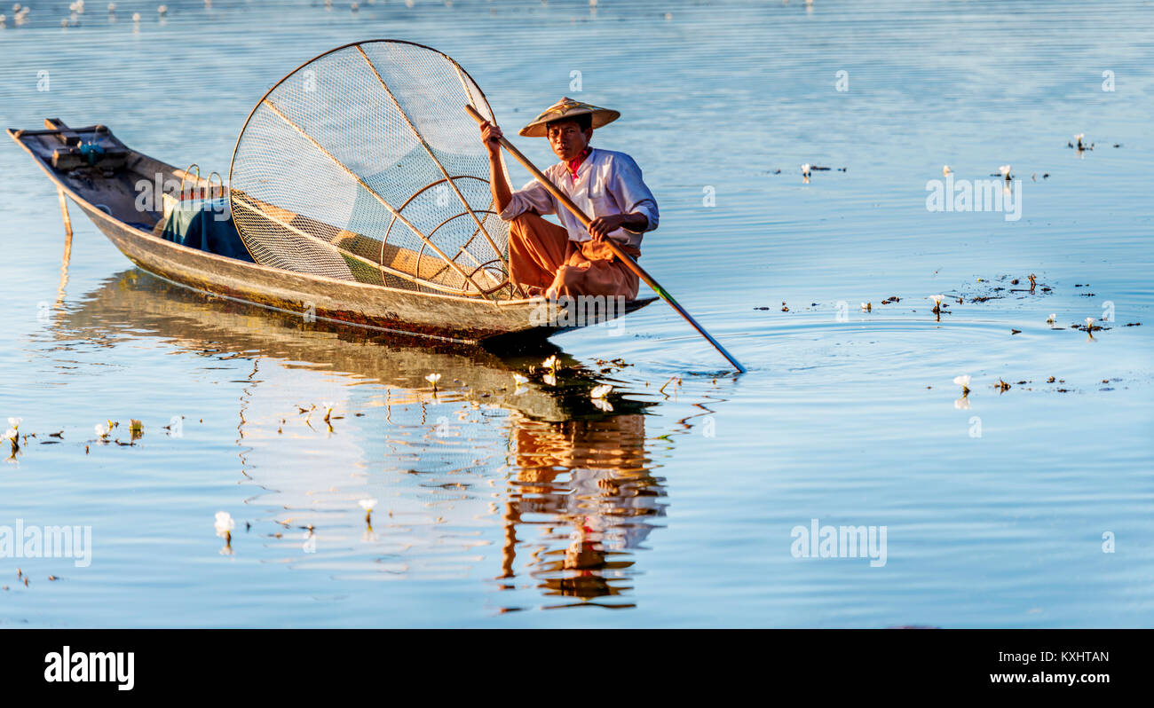 Inle fisherman at sunset, Inle, Myanmar Stock Photo - Alamy