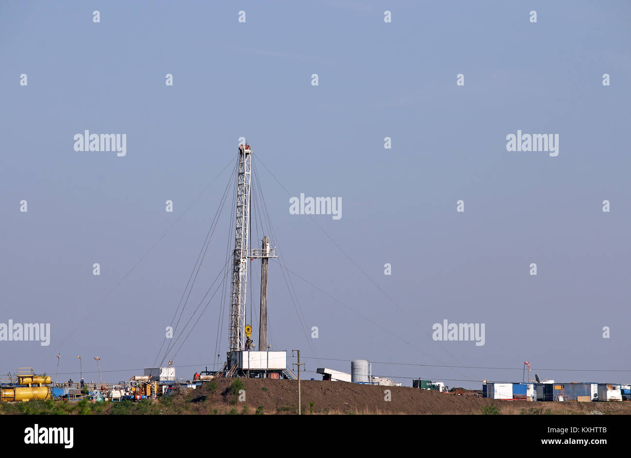 land oil drilling rig on field Stock Photo - Alamy