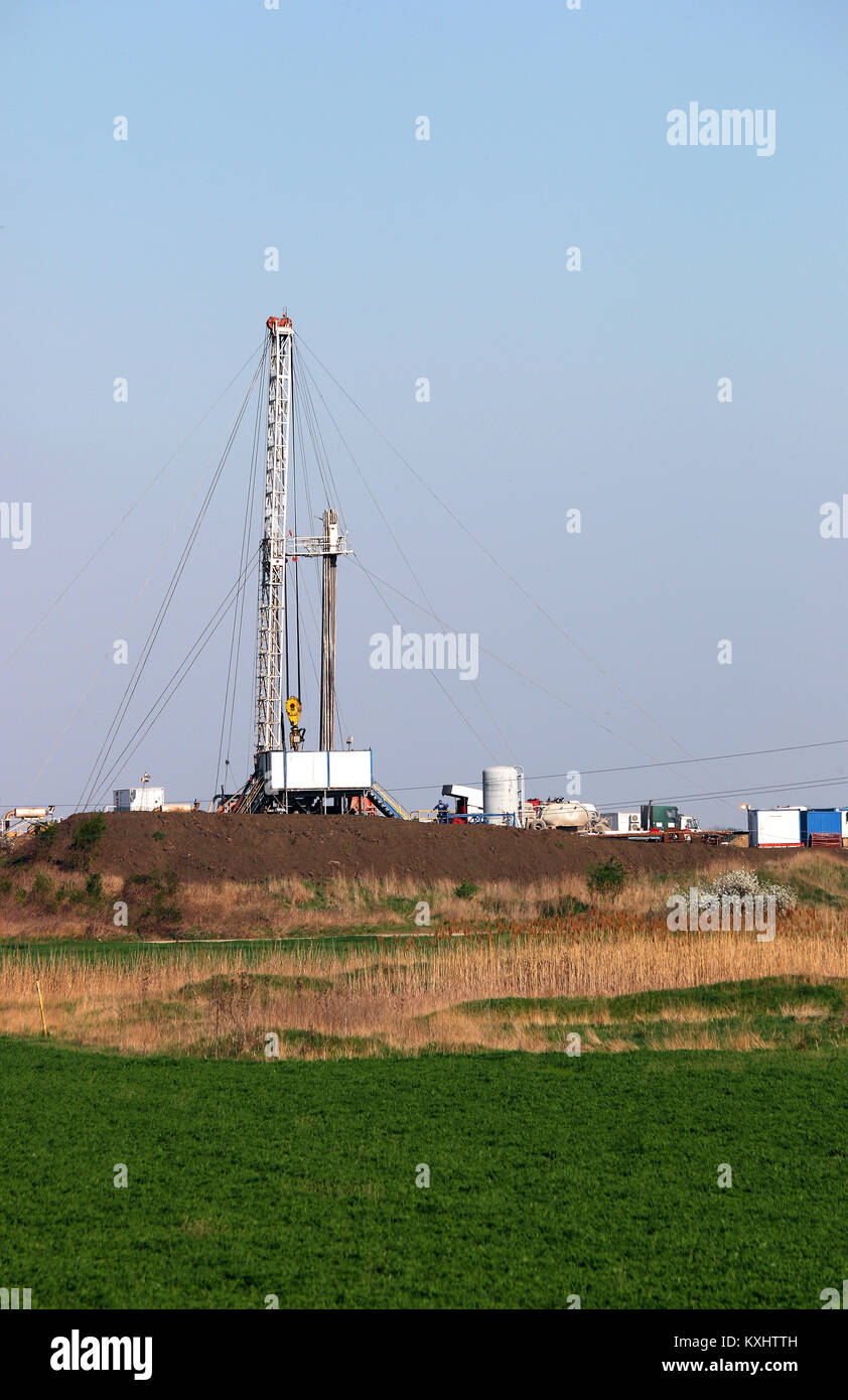Onshore Oil Rig High Resolution Stock Photography and Images - Alamy