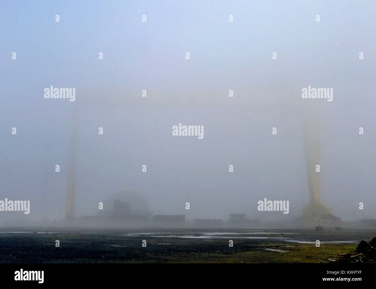 Thick fog covers Belfast's Harland and Wolff cranes Stock Photo - Alamy