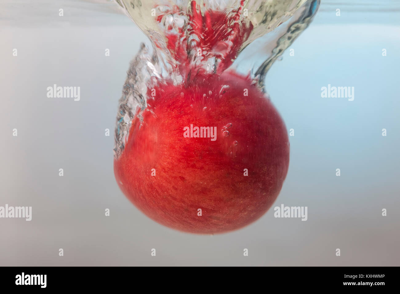 Apple, splash of water Stock Photo - Alamy