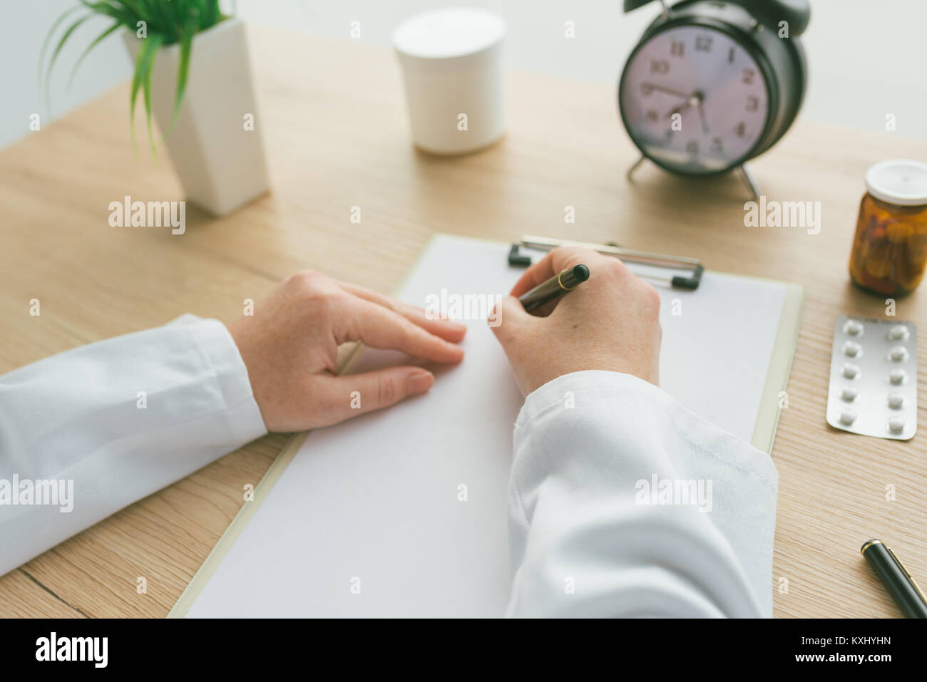 Medical prescription paper hi-res stock photography and images - Alamy