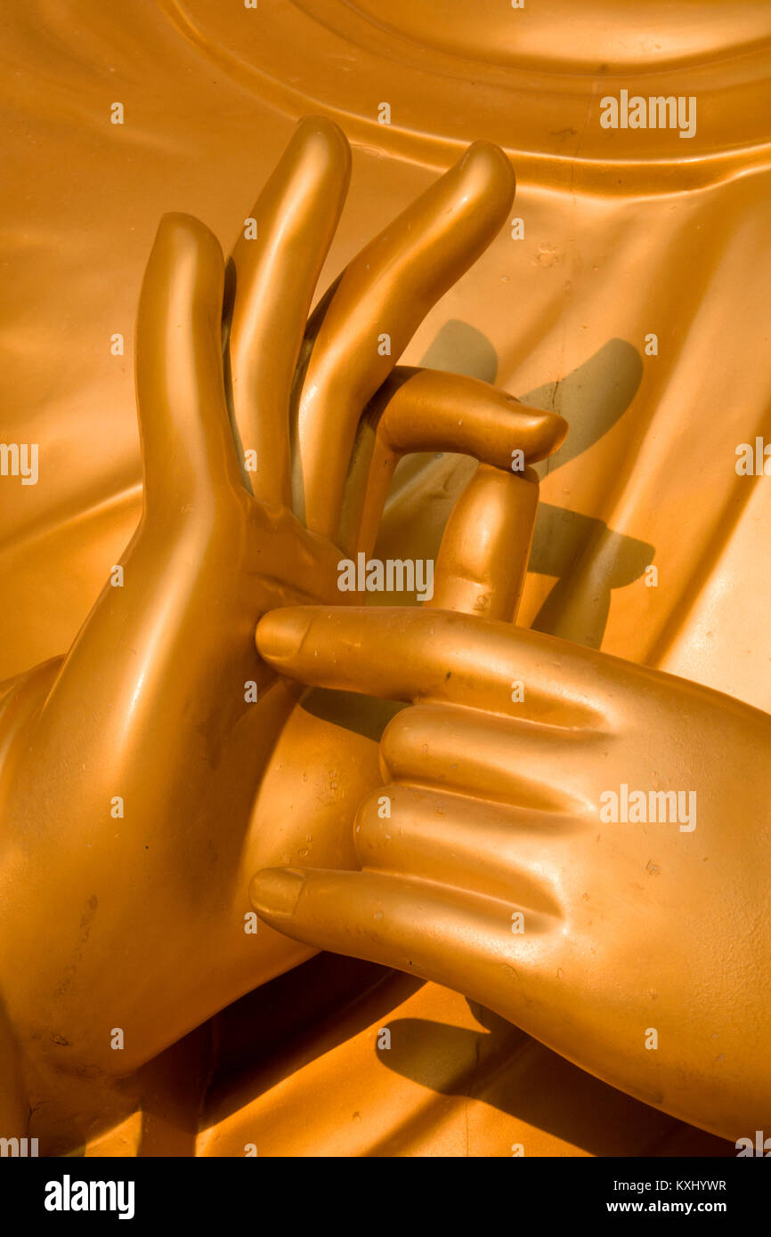 World peace statue hi-res stock photography and images - Alamy