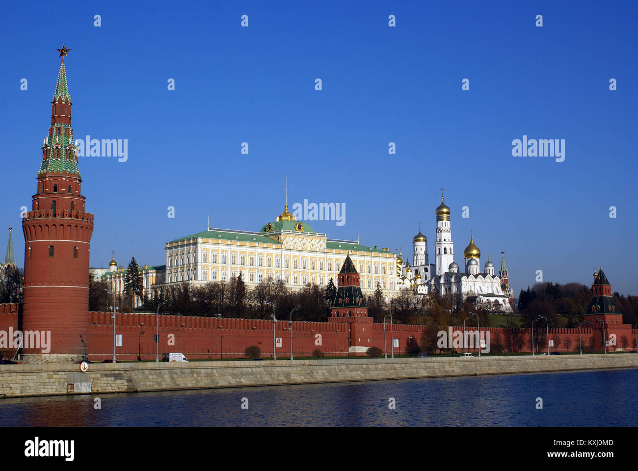 Moscow Kremlin red wall and river, Russia Stock Photo - Alamy