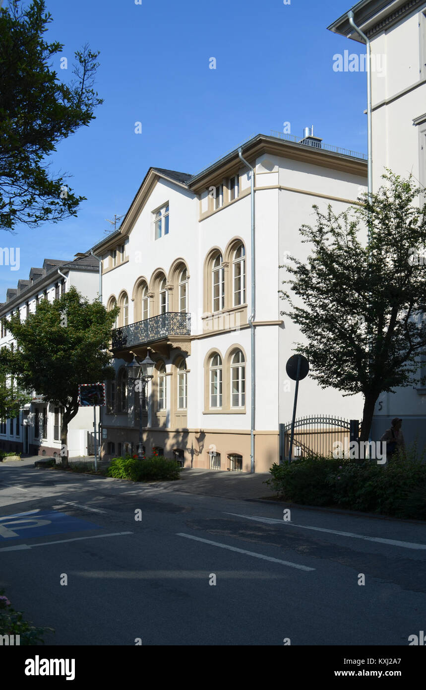 This photograph shows the building at Kisseleffstraße 7 in Bad Homburg ...