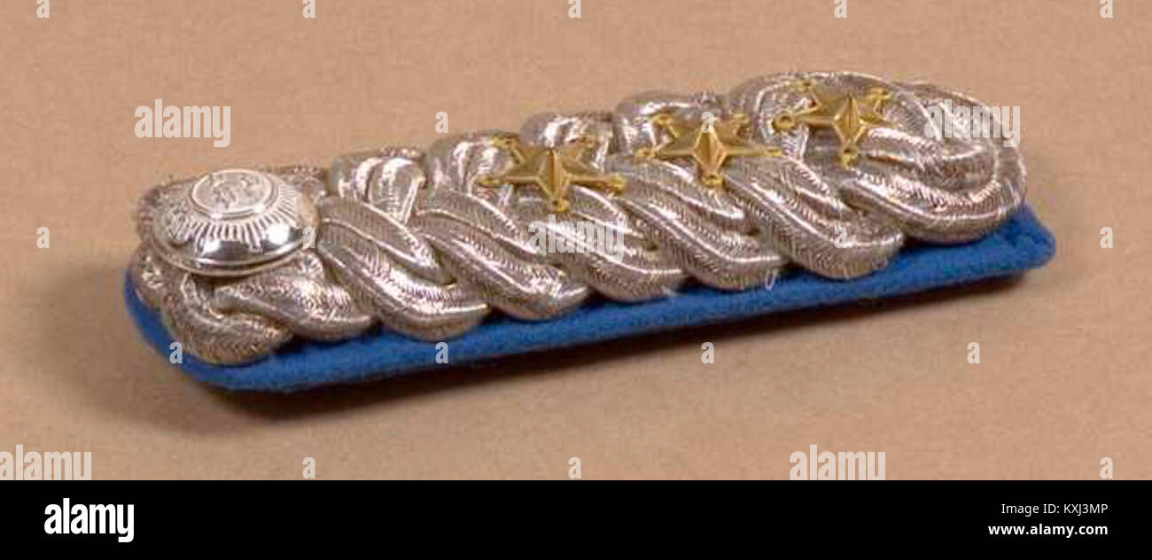 Axelklaff m1895 överste trängen Stock Photo - Alamy