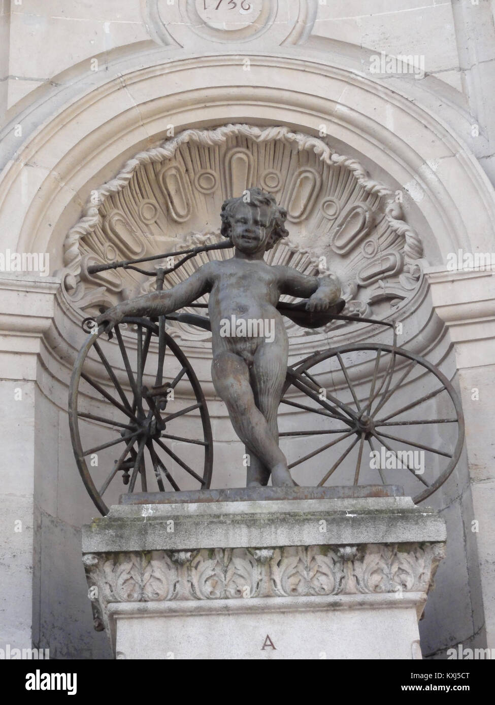 The image shows the statue of a velocipede by Michaud in Bar-le-Duc ...