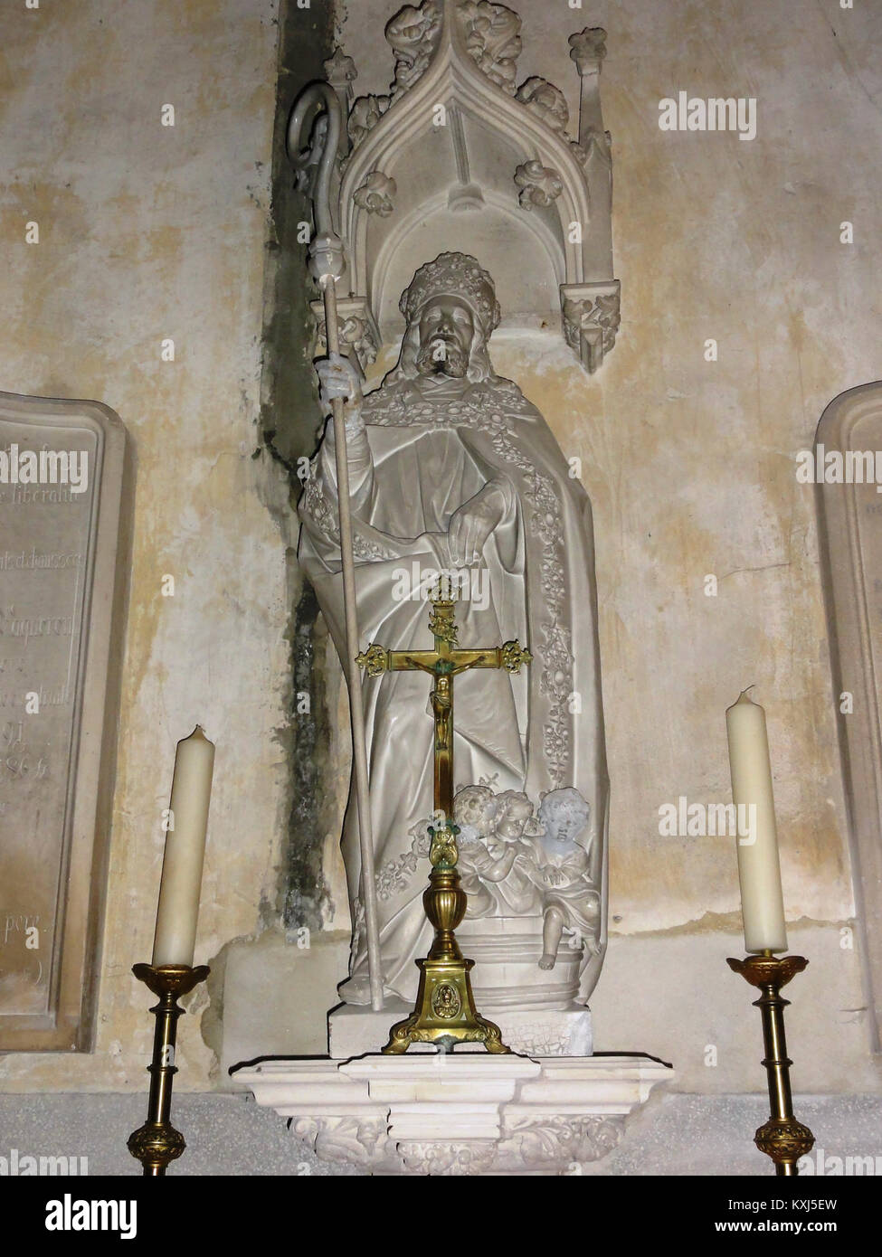 Ancerville (Meuse) église, statue (02) Saint Nicolas Stock Photo - Alamy