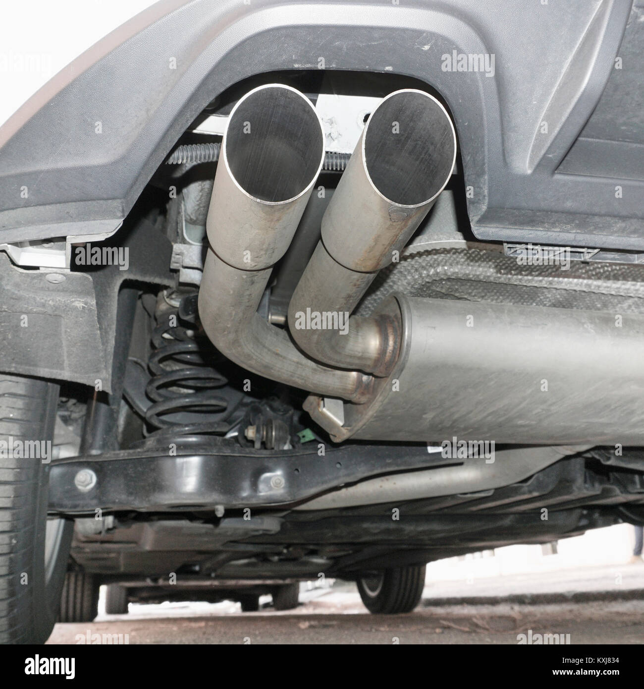 Car exhaust pipes hi-res stock photography and images - Alamy