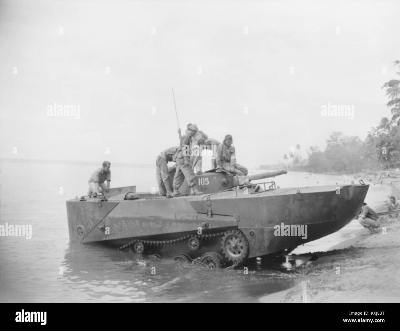 Amphibious tank hi-res stock photography and images - Alamy