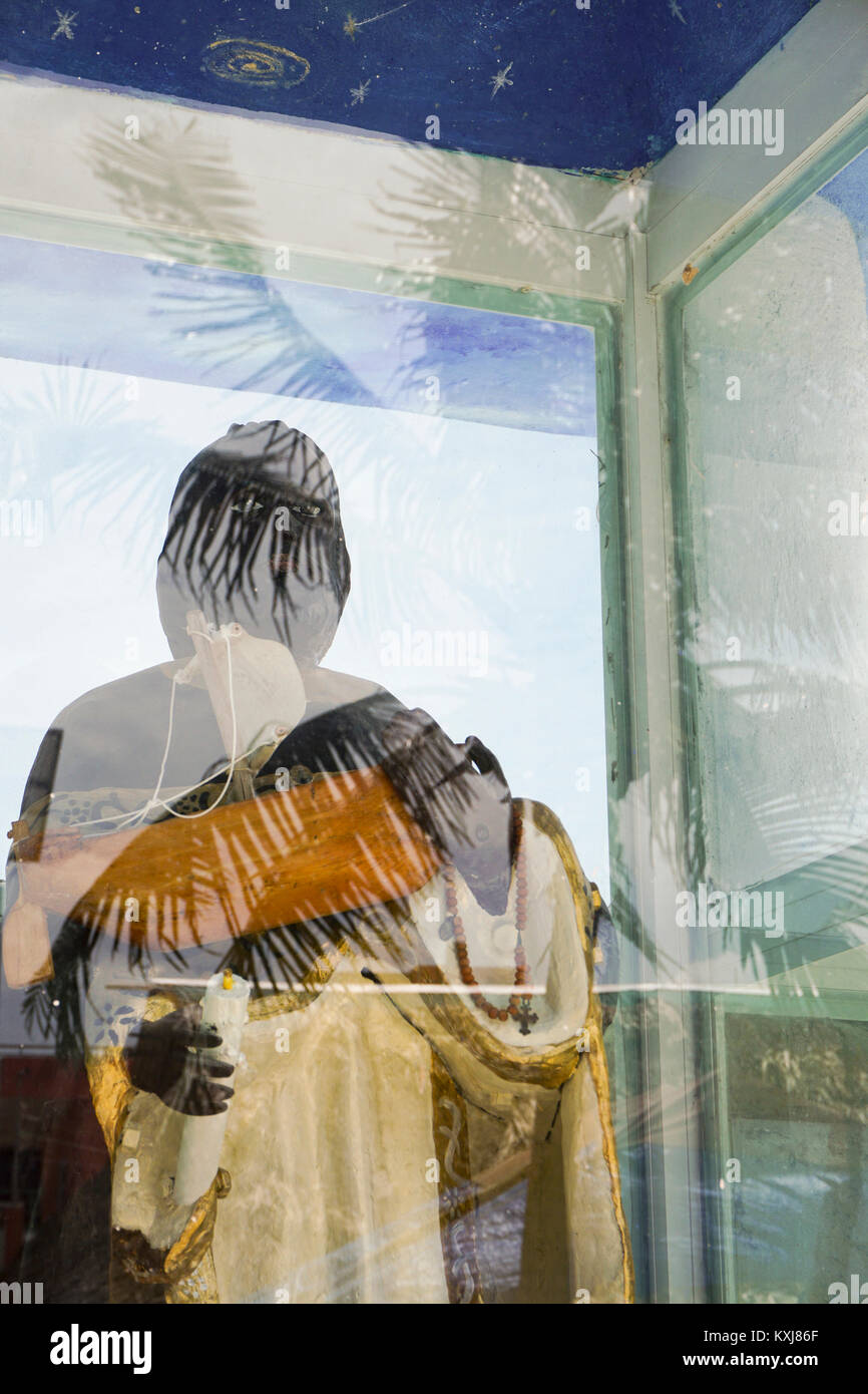 Transparent glass statue hi-res stock photography and images - Alamy