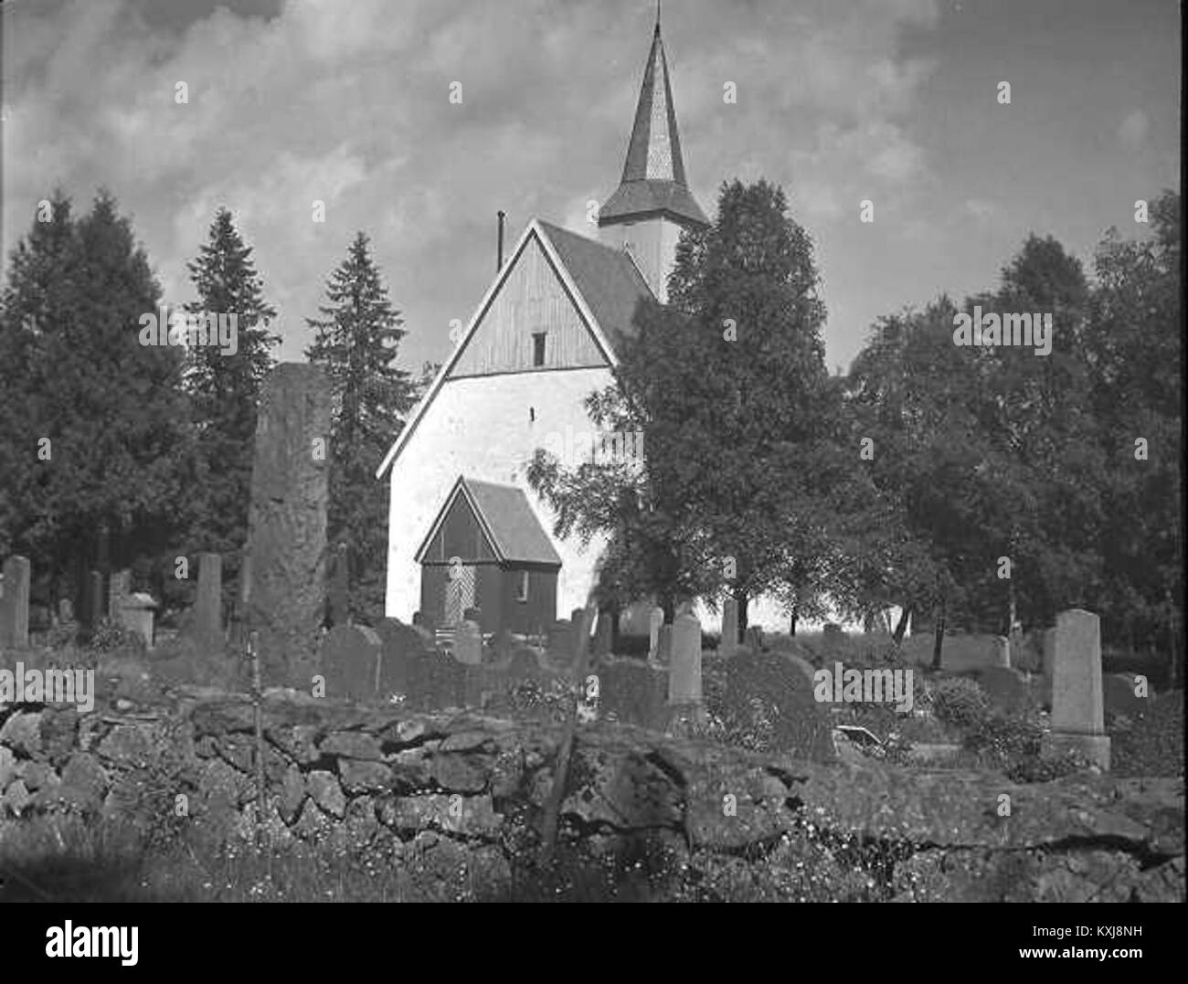 This 1949 photograph by Anders Beer Wilse captures the Andebu Church in ...