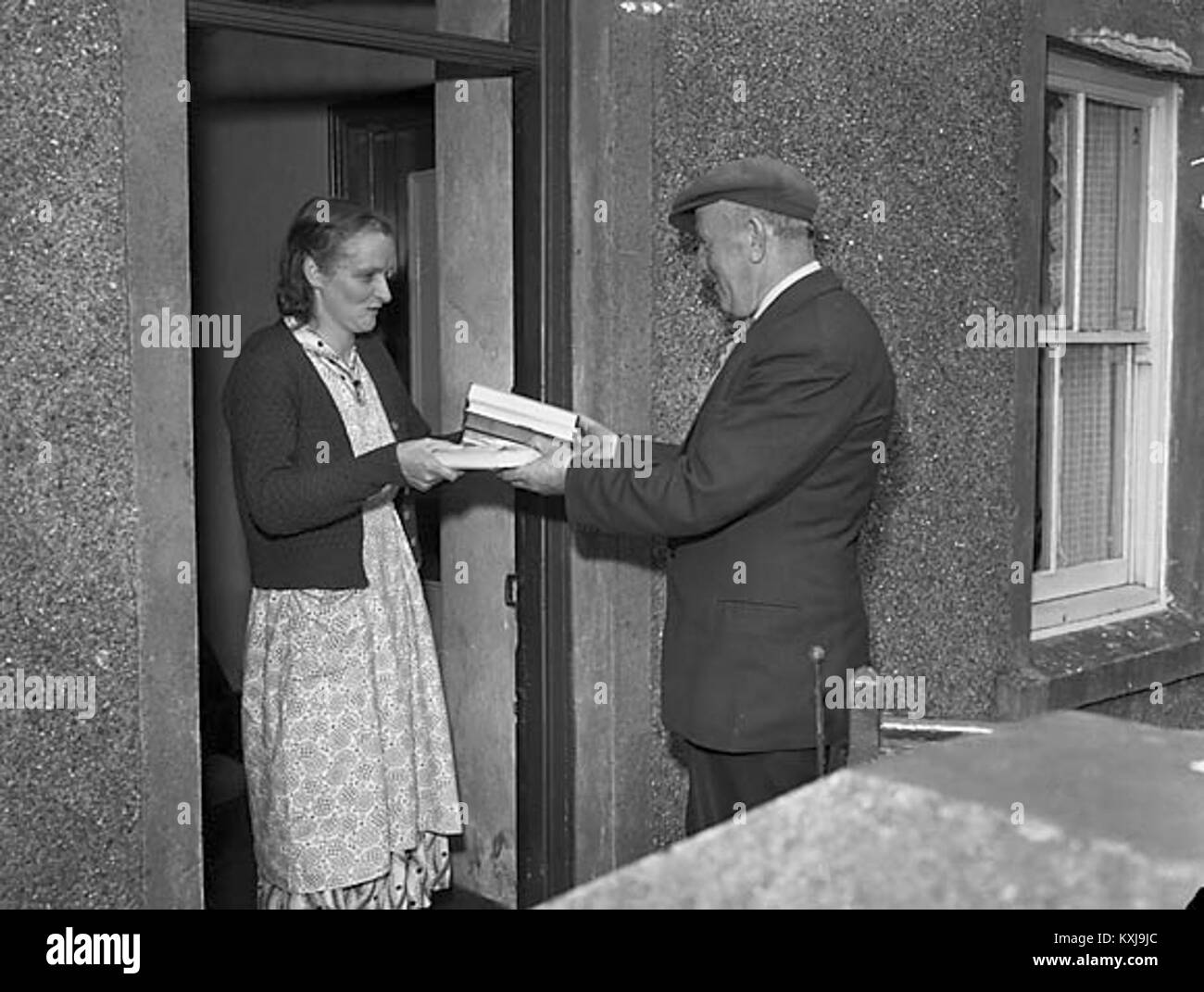 Delivering books library hi-res stock photography and images - Alamy
