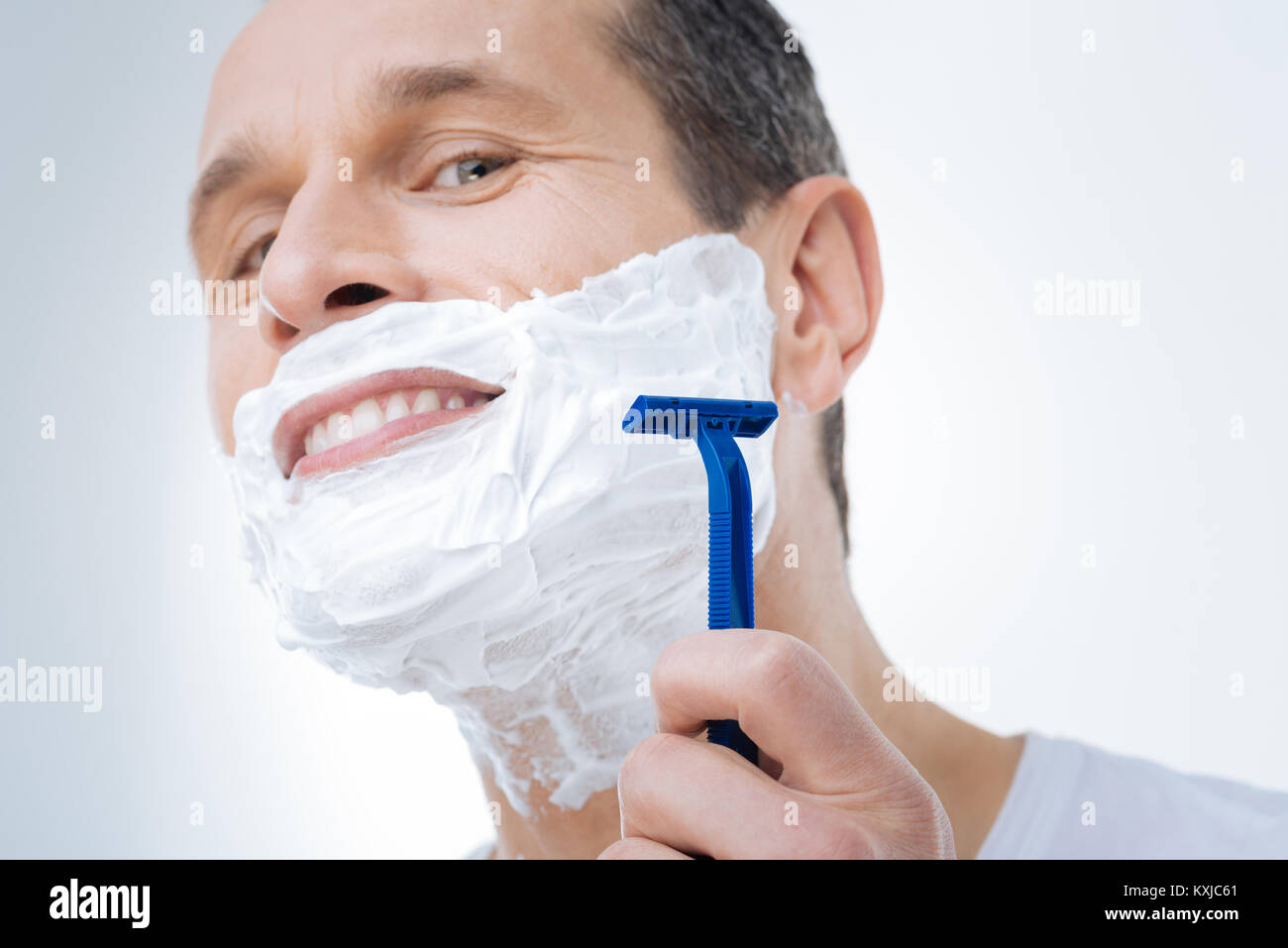 Razor and foam for hi-res stock photography and images - Alamy