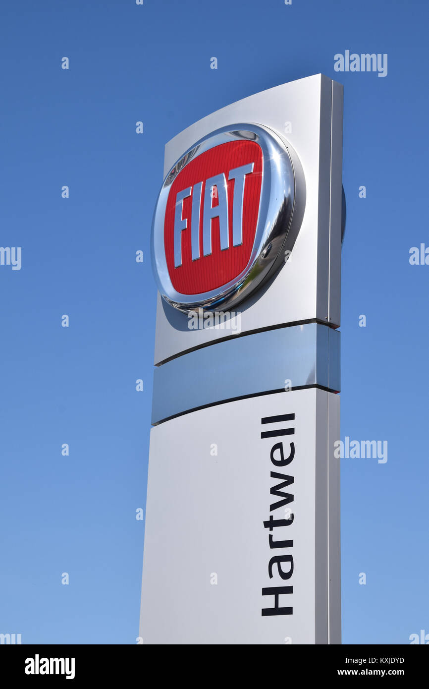 Fiat logo blue hi-res stock photography and images - Alamy