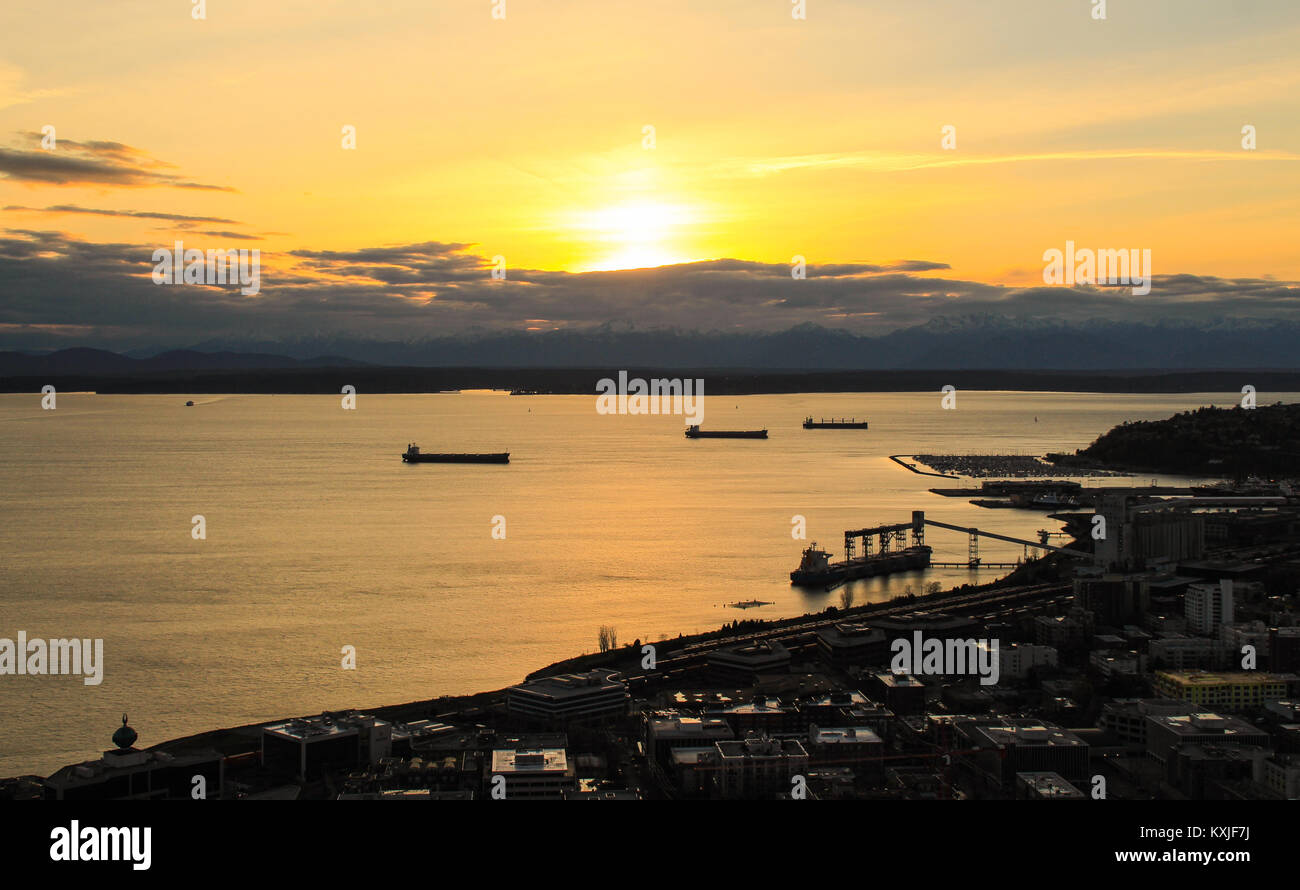 Beautiful sunset in seattle hi-res stock photography and images - Alamy