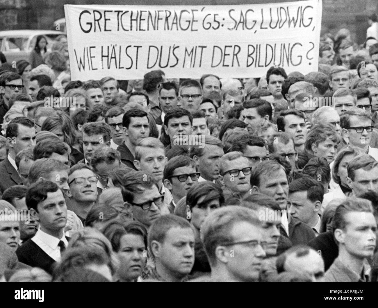 Students of the Bonn University during the rally at the Münsterplatz in ...