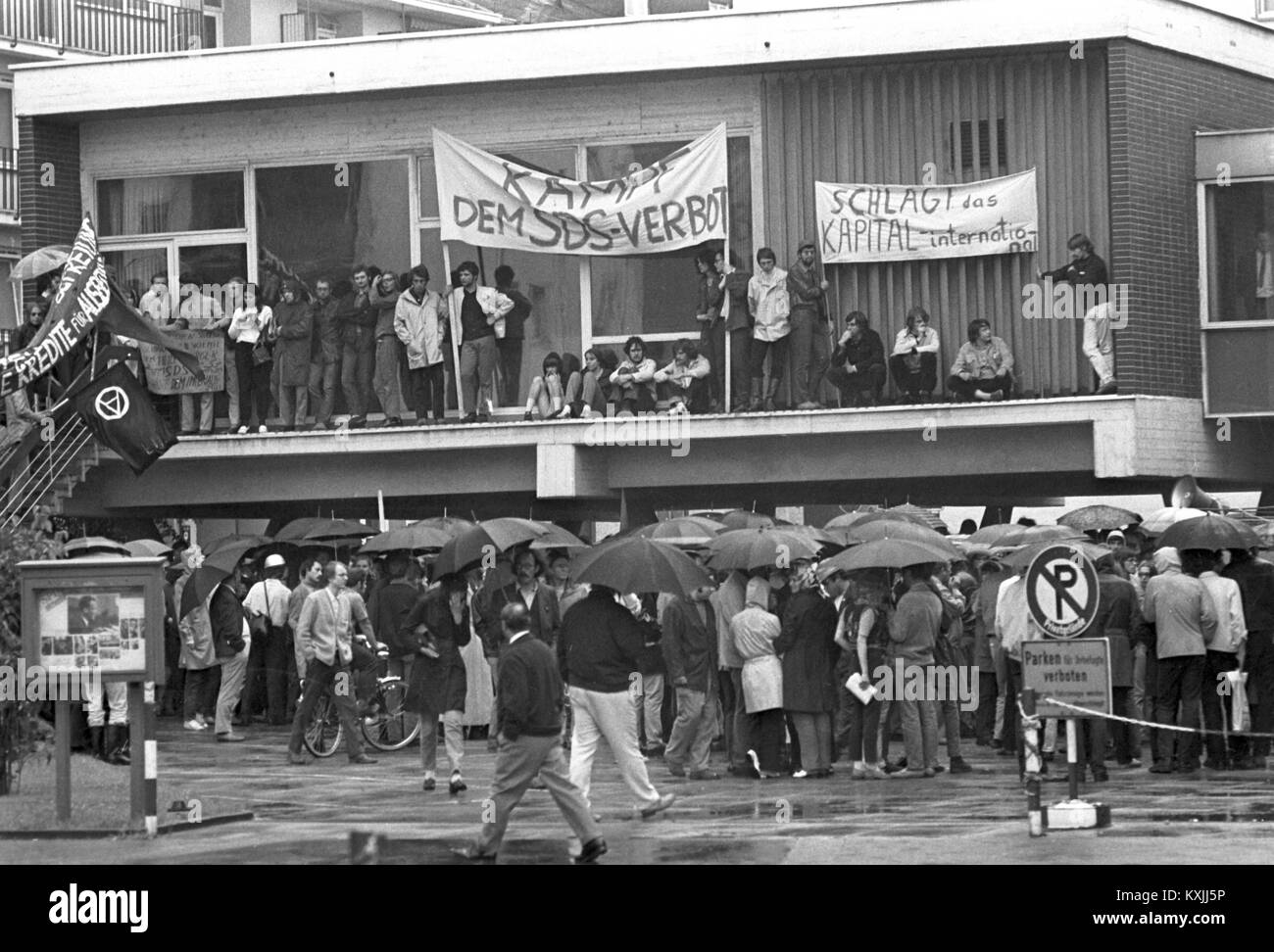 Several hundred participants demonstrate against the prohibition of the ...