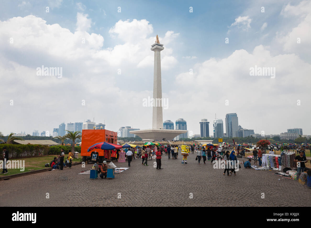 National monument merdeka square hi-res stock photography and images ...