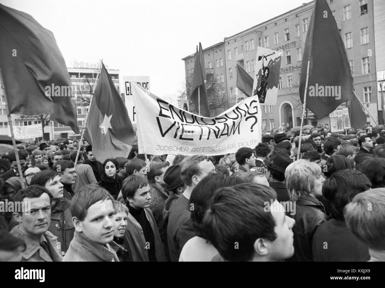 Vietnam war protest 1968 hi-res stock photography and images - Alamy