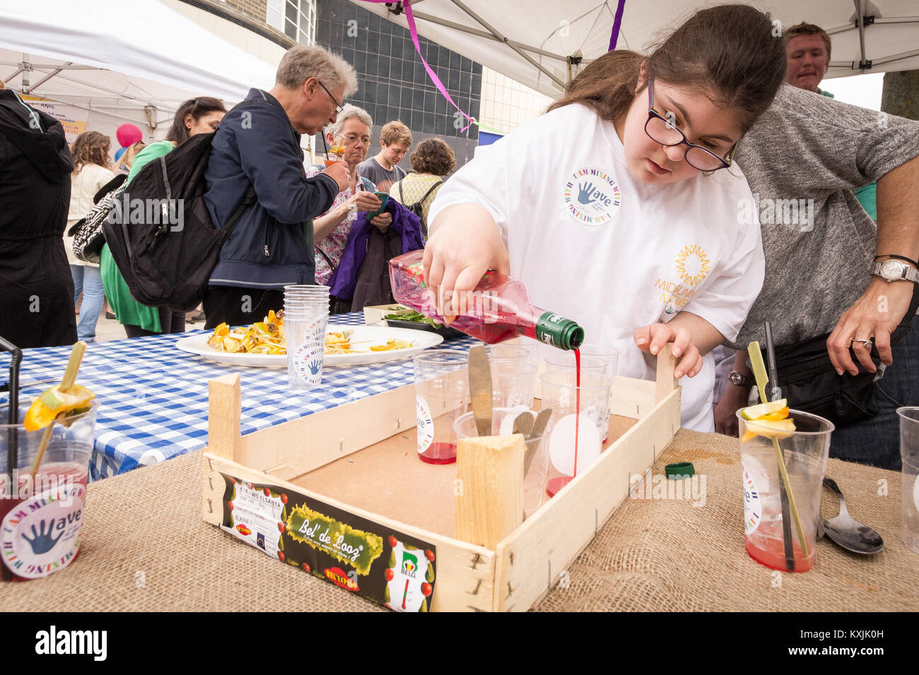 People with learning disabilities from the Wave Cafe, Midsummer Muswell ...