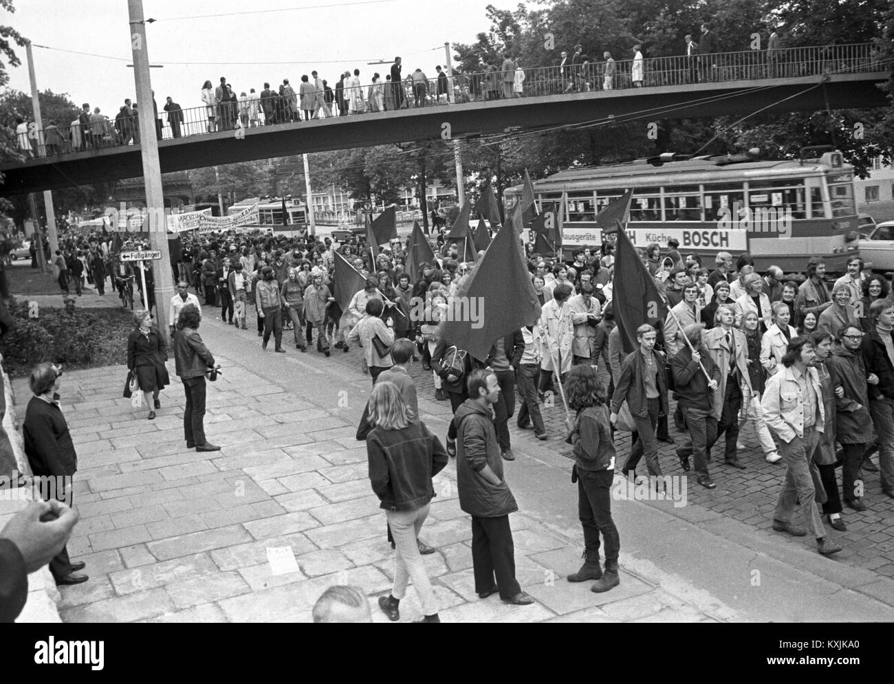 Building demonstrate Black and White Stock Photos & Images - Alamy