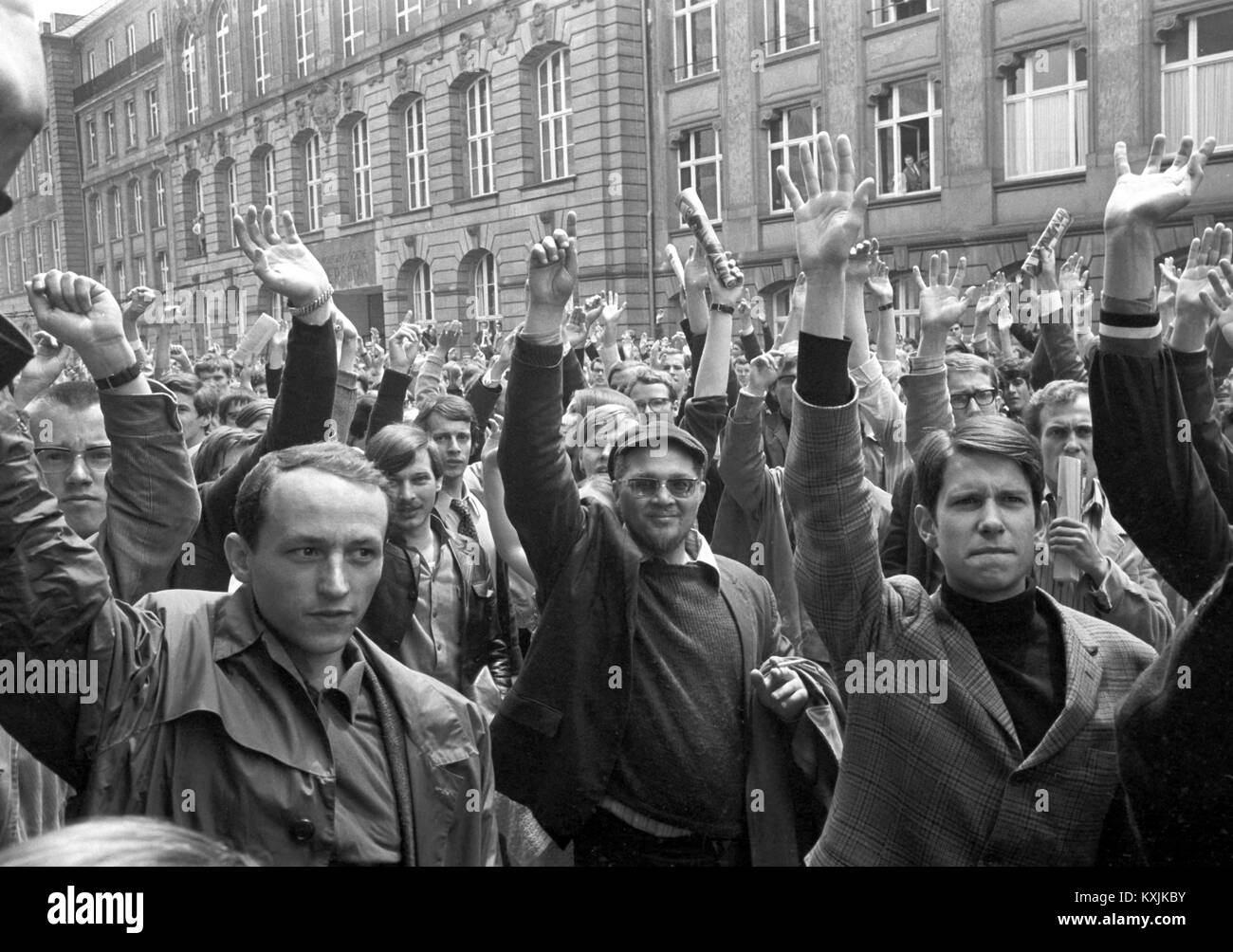 Voting for occupying the main building of Goethe-University in ...