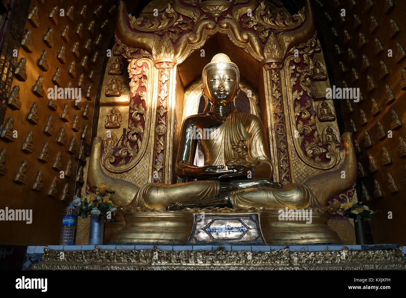 Golden altar myanmar hi-res stock photography and images - Alamy