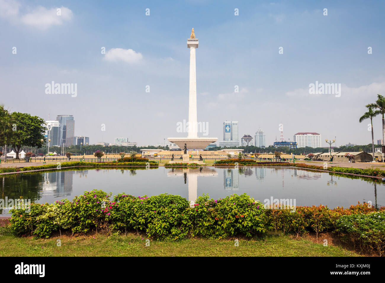 National monument merdeka square hi-res stock photography and images ...