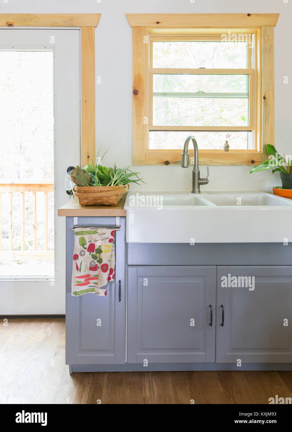 Butler sink hi-res stock photography and images - Alamy